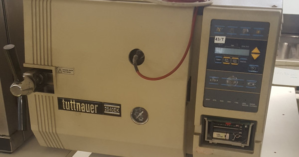 Tuttnauer 2540 autoclave EC